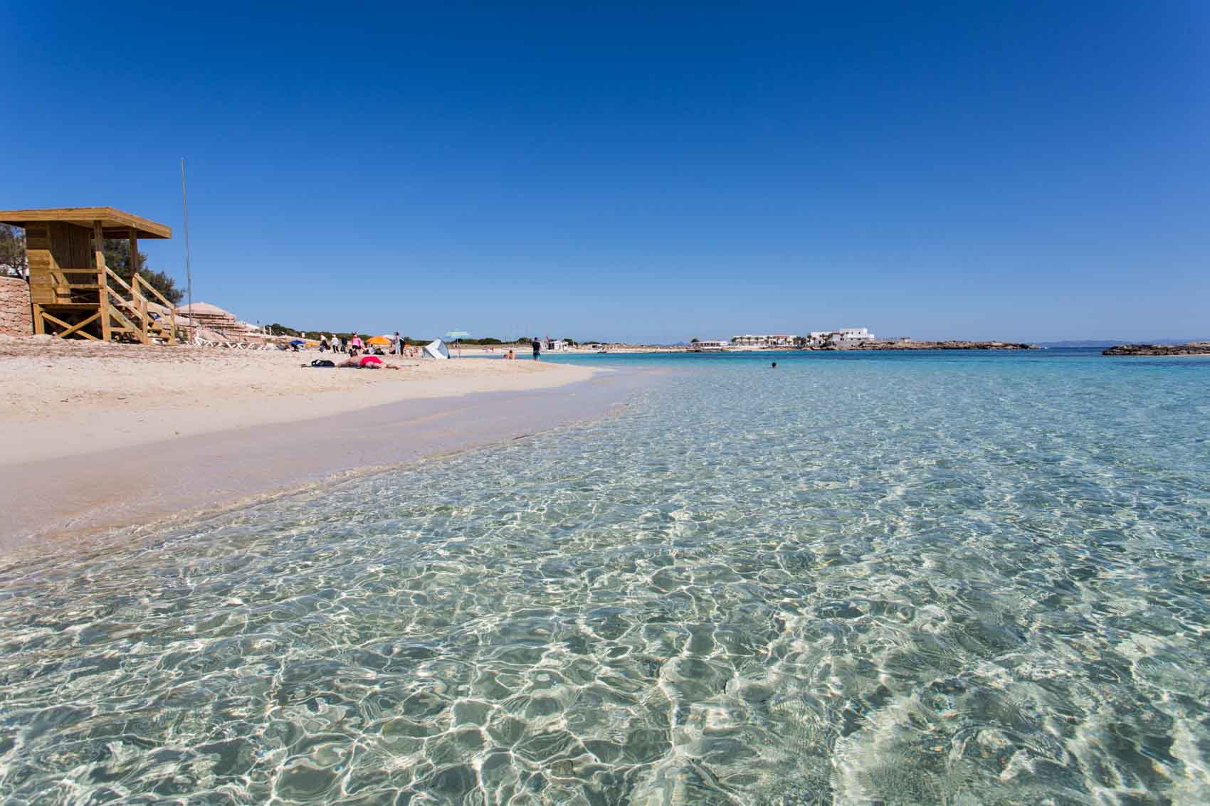 Es Pujols, playa urbana de Formentera de aguas cristalinas